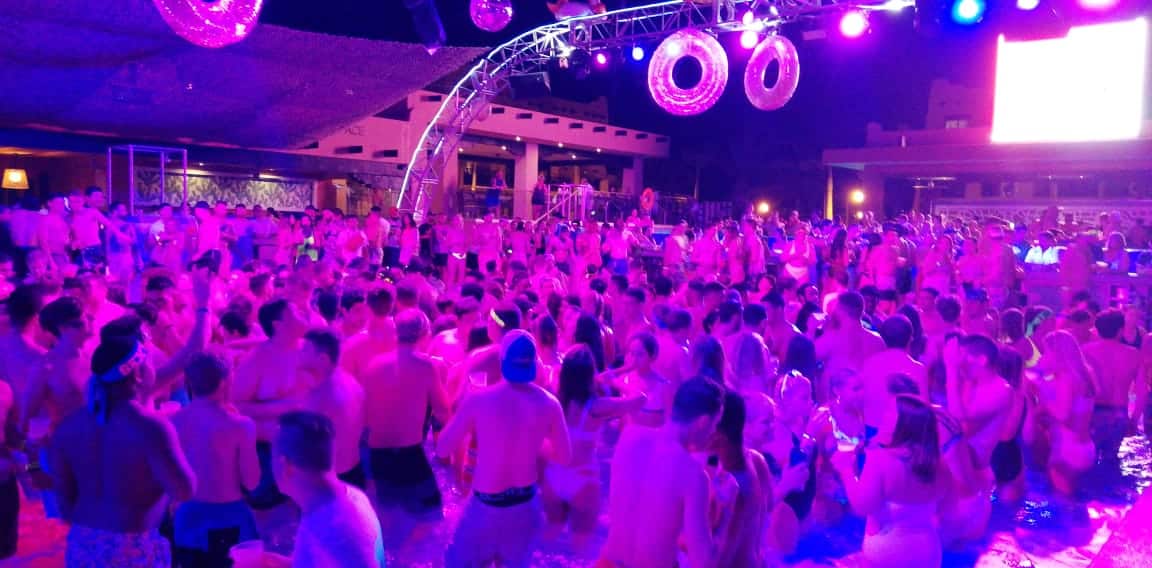 The Ultimate Nightlife Guide in Cabo for College Spring Break - Go Blue ...